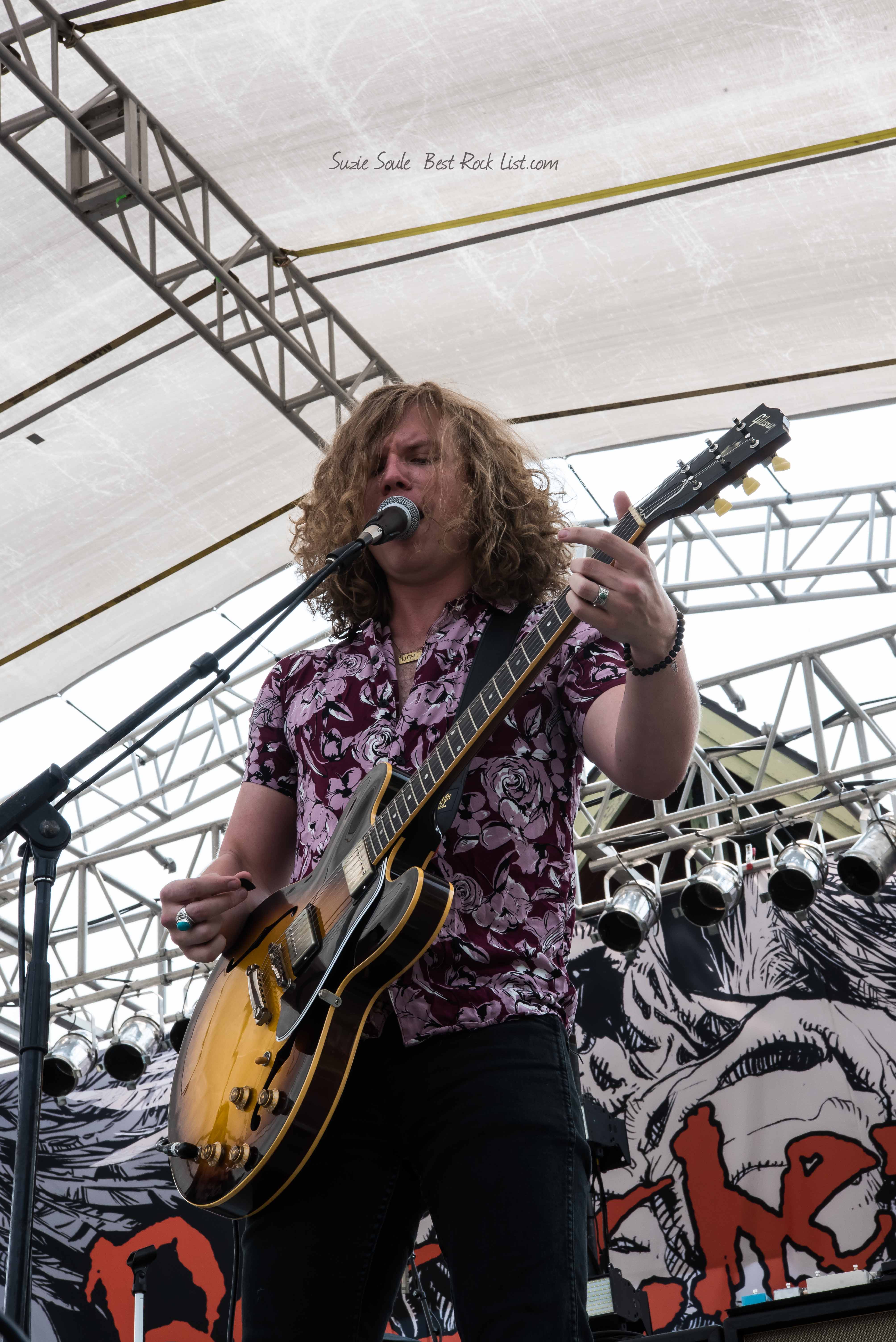 Joyous Wolf Photos Archives - bestrocklist.com