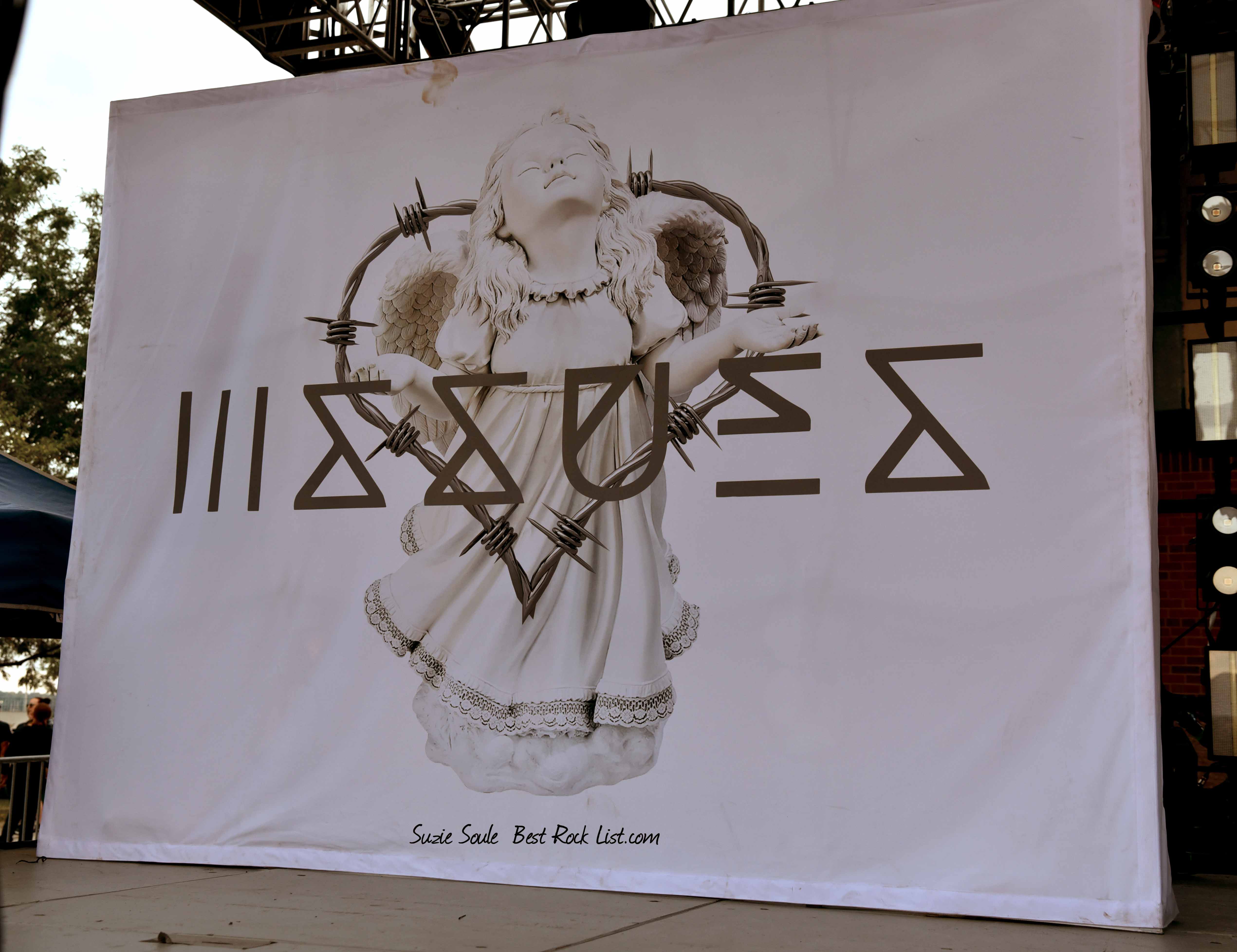 Issues band Photo Gallery - bestrocklist.com