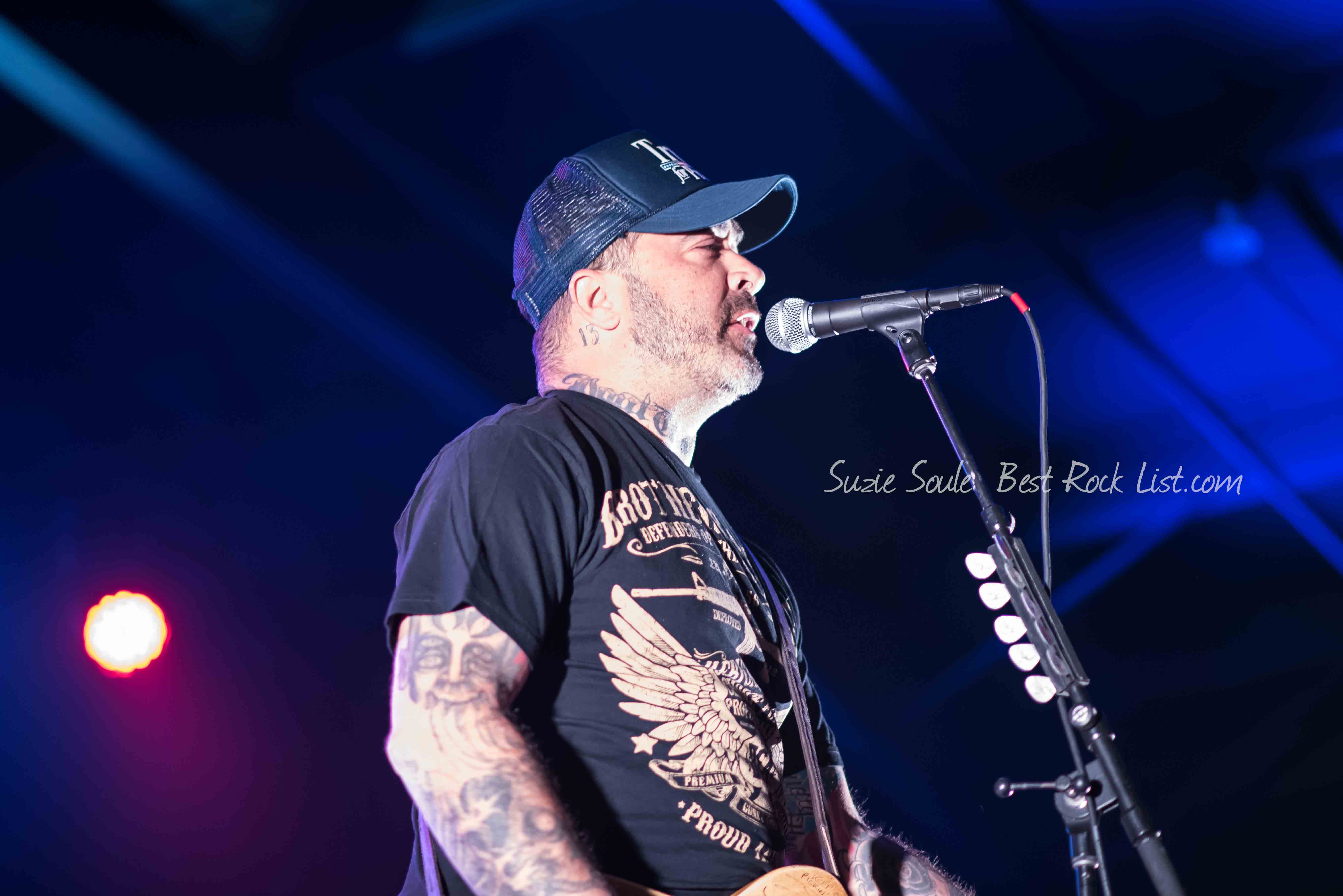 Aaron Lewis Photos Archives - bestrocklist.com