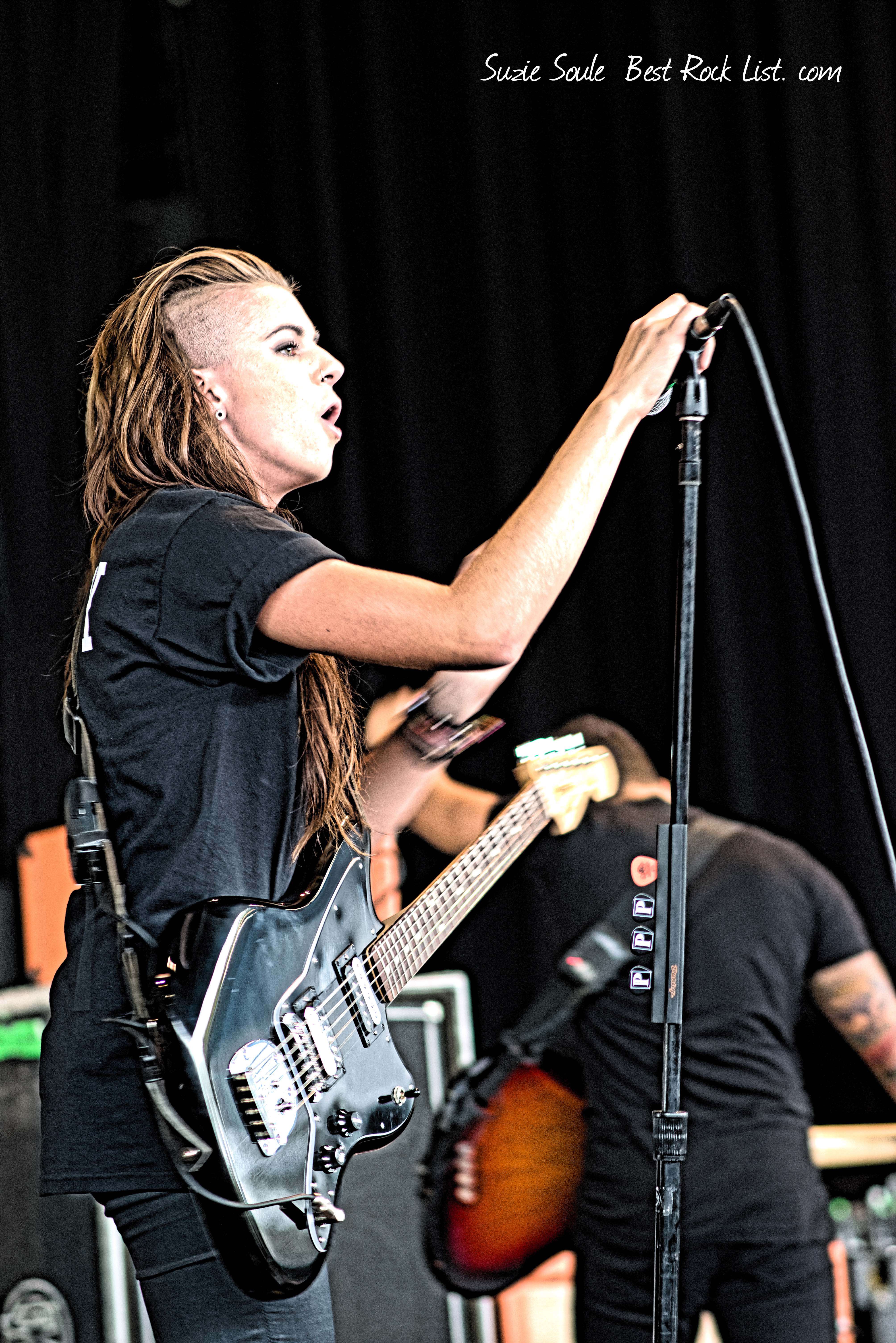Pvris Photo Gallery - Warped Tour 2015 - bestrocklist.com